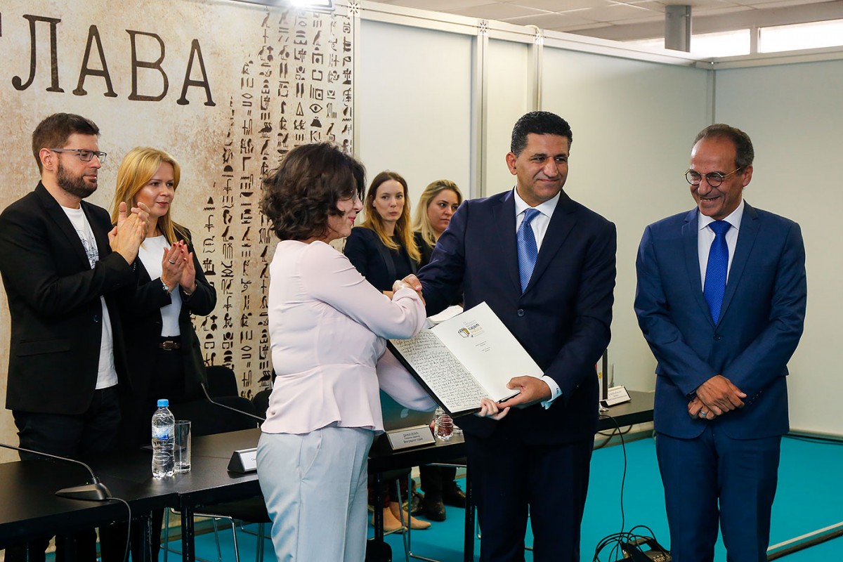 „Otvorena knjiga“ predata Rumuniji – Beogradski sajam